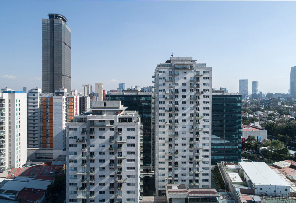 PARQUES PLAZA. NUEVO POLANCO : Landa + Martínez