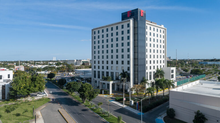 FIESTA INN MÉRIDA : Landa + Martínez